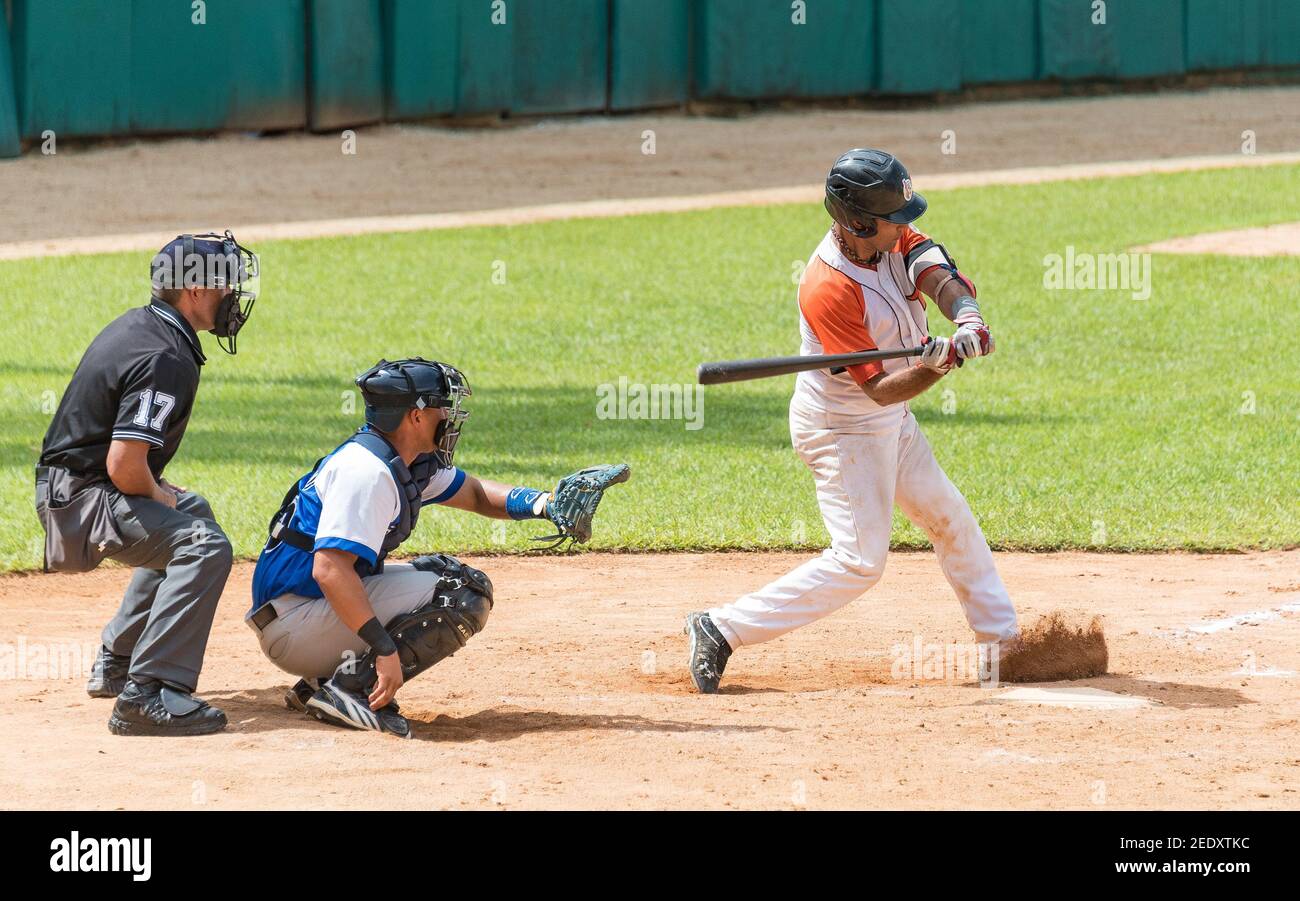 Cuban baseball: Industriales vs Villa Clara in the stadium Sandino ...