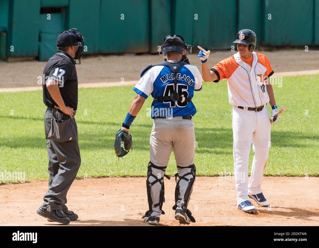 Cuban baseball: Industriales vs Villa Clara in the stadium Sandino ...