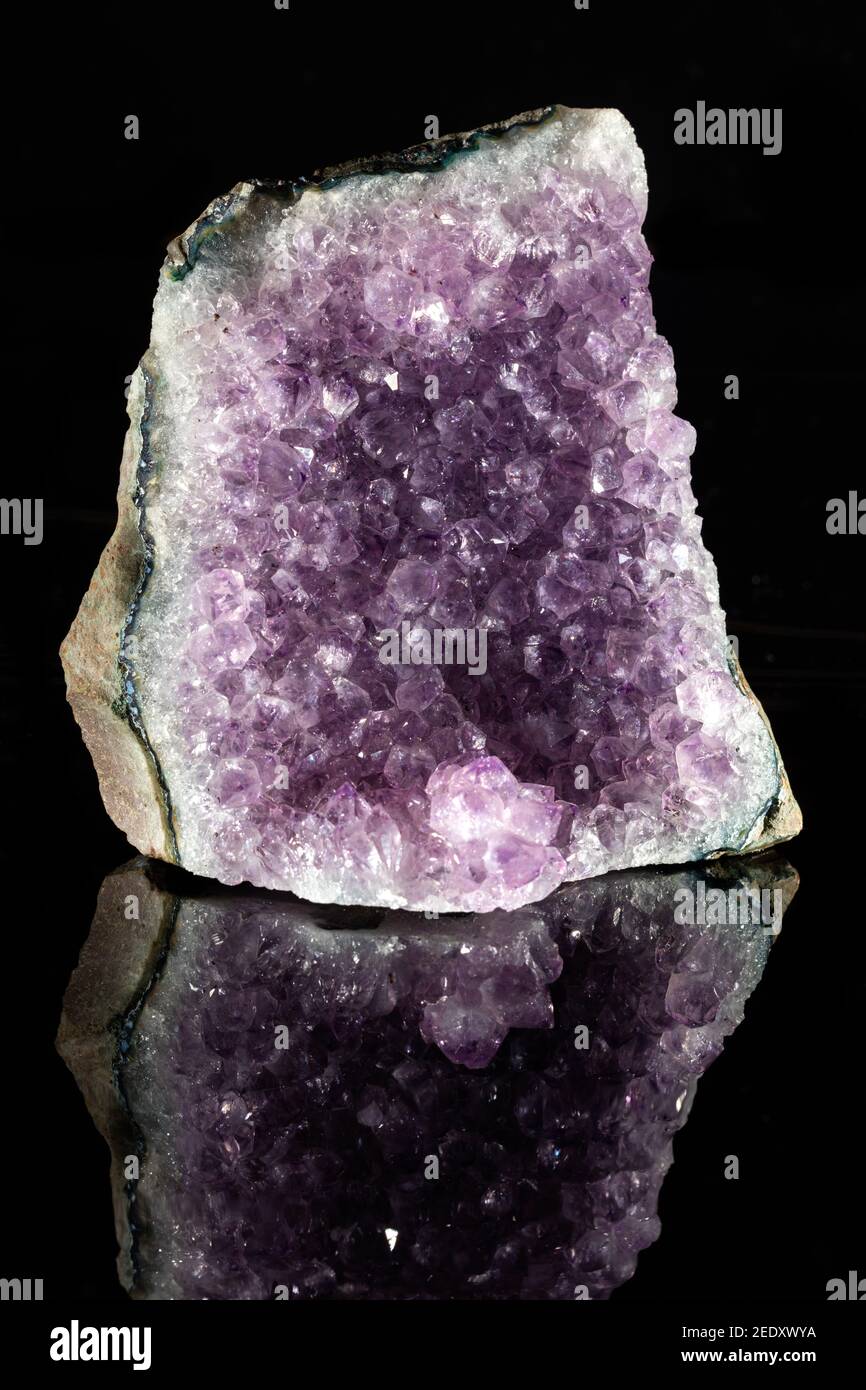 Large amethyst crystals hi-res stock photography and images - Alamy