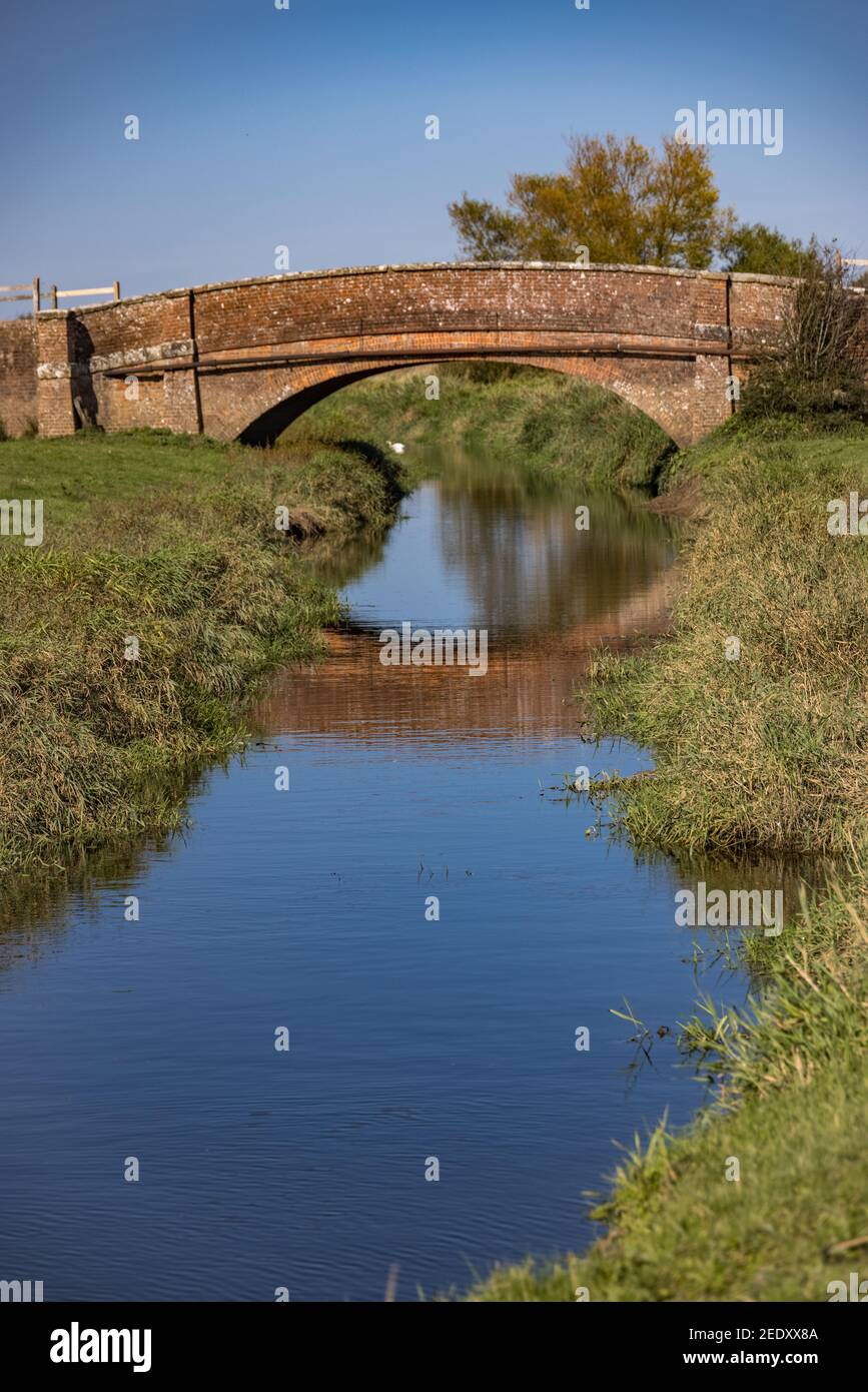 Bridge over the Cuckmere River, Alfriston, Sussex, England Stock Photo ...