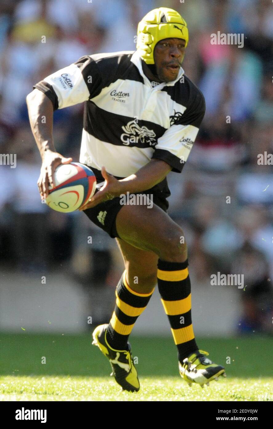 Sport rugby union action serge betsen hi-res stock photography and ...