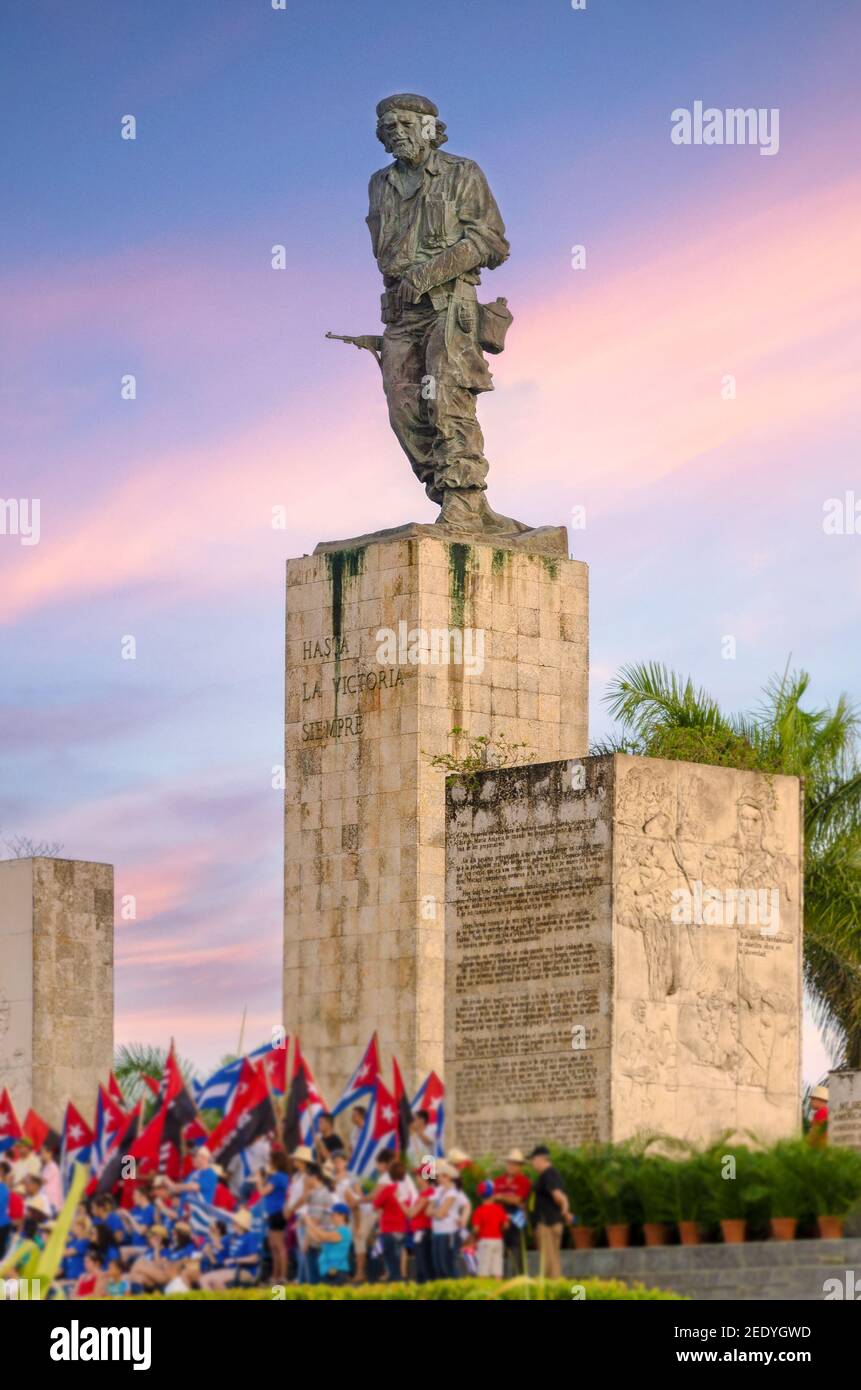 May Day in Cuba: The statue of Che Guevara rises above Che Guevara ...