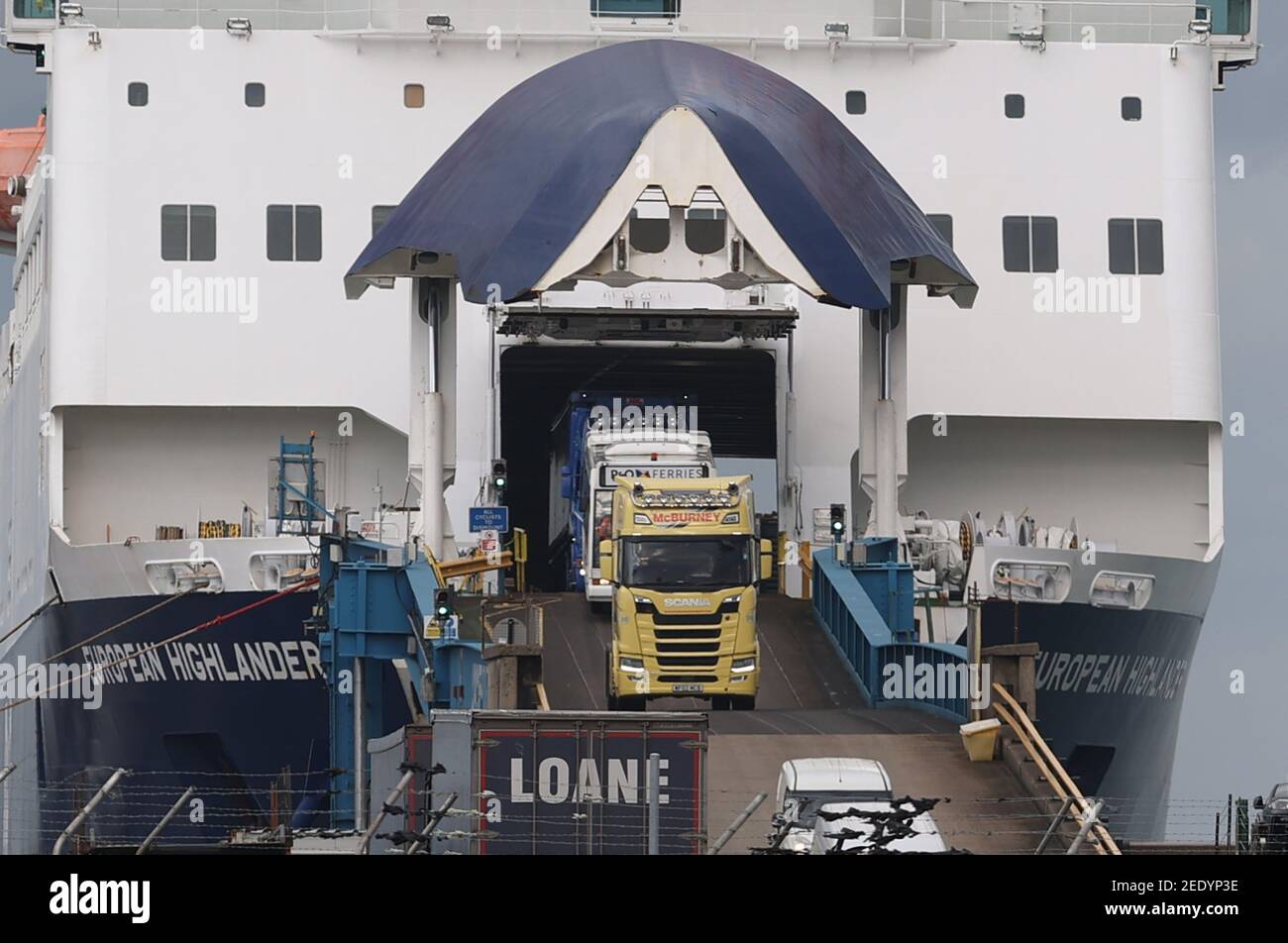 Lorries driving off the European Highlander P&O ferry at the Port of ...