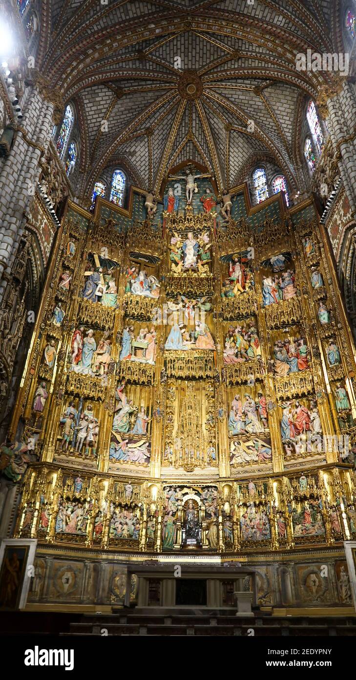 Spain toledo cathedral stained glass hi-res stock photography and ...