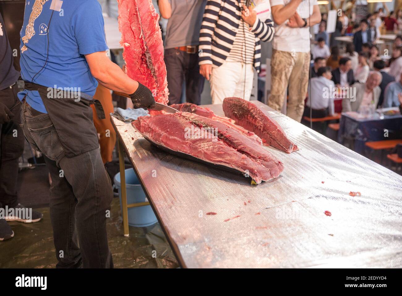 Japanese tuna dismantling show held at Hakata Station Stock Photo - Alamy