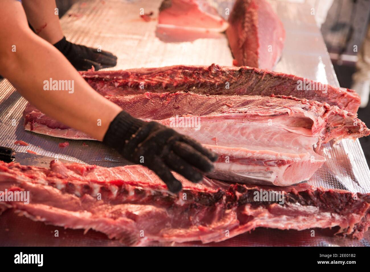 Japanese tuna dismantling show held at Hakata Station Stock Photo - Alamy