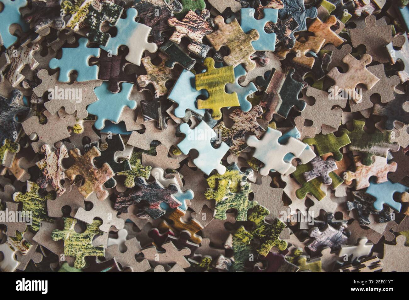 Pile of jigsaw puzzle pieces hi-res stock photography and images - Alamy
