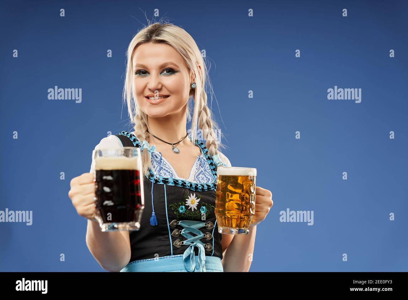 Woman serving pint beer High Resolution Stock Photography and Images ...
