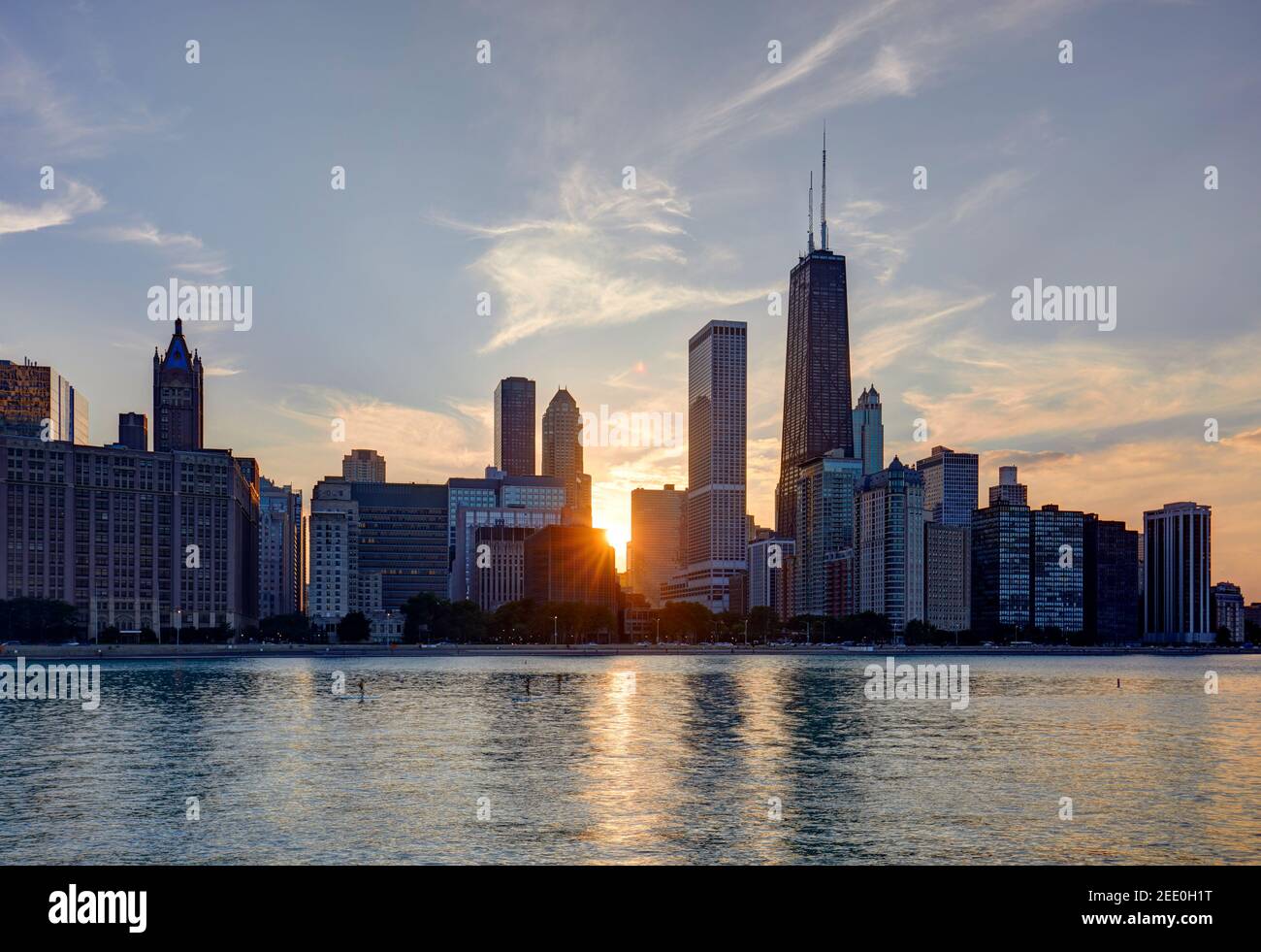 Chicago skyline sunset hi-res stock photography and images - Alamy