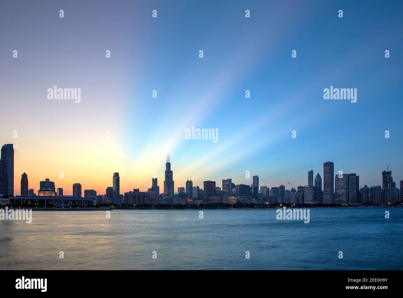 Chicago skyline sunset hi-res stock photography and images - Alamy