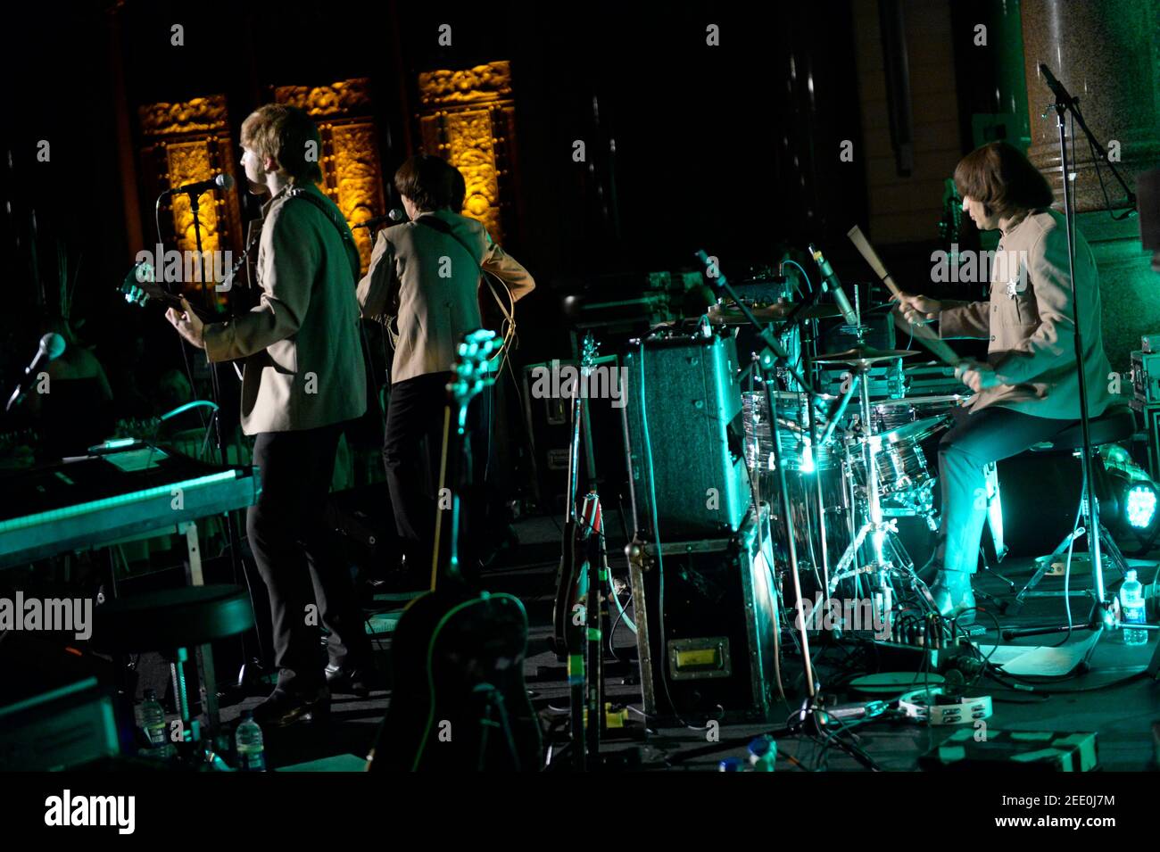Ringo starr drums hi-res stock photography and images - Alamy