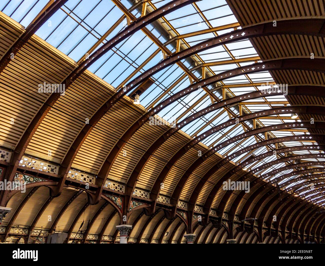 York railway station hi-res stock photography and images - Alamy