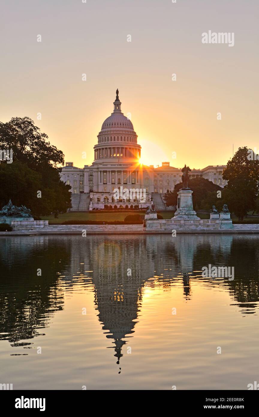 Sunrise at United States Capitol reflected in the pool, Washington D.C ...