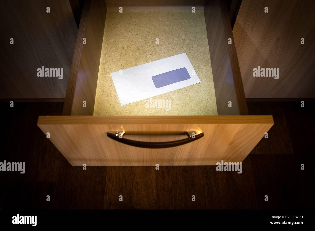 Empty envelope hi-res stock photography and images - Alamy