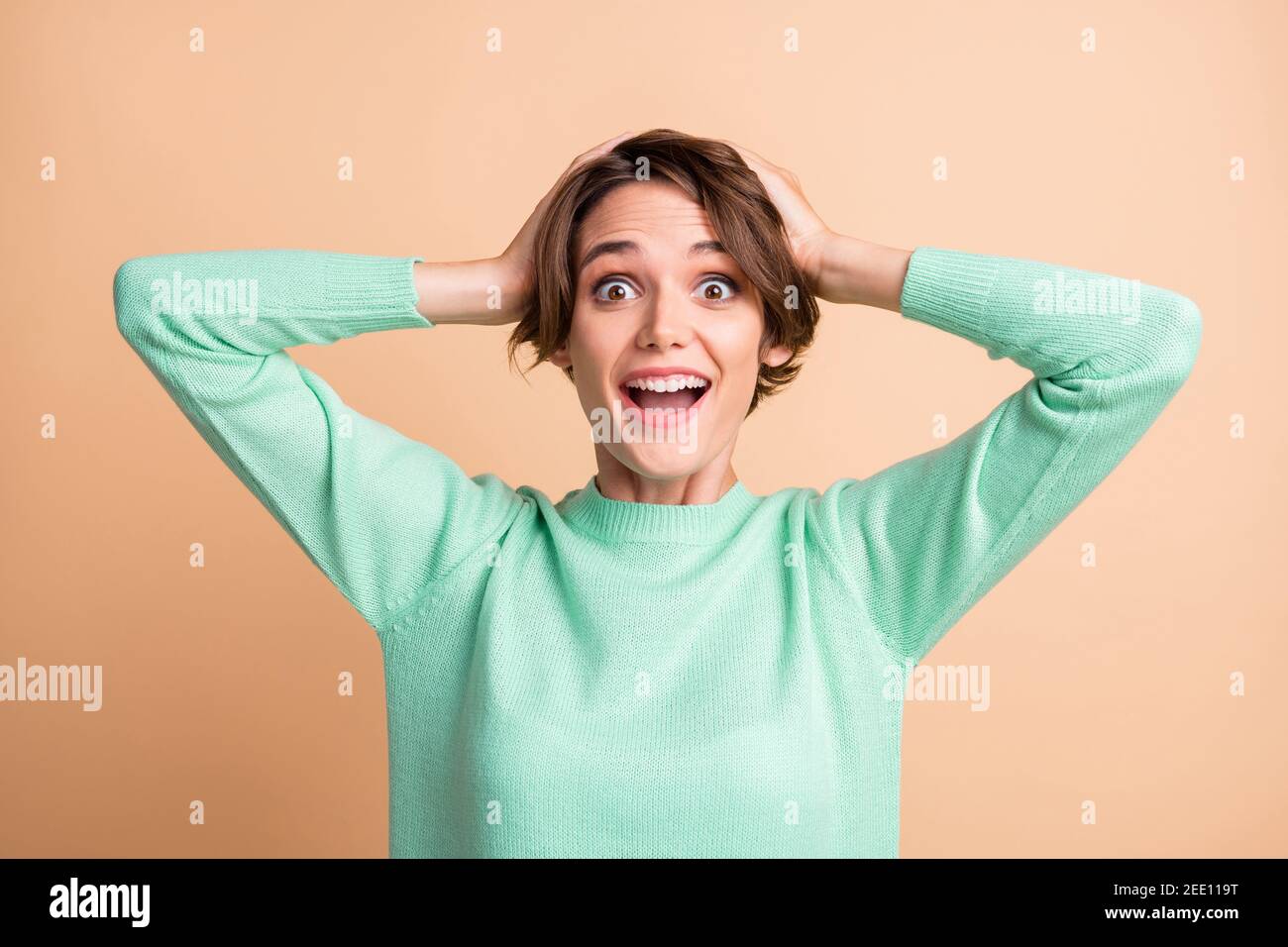 Portrait of young beautiful shocked amazed smiling good mood girl look ...