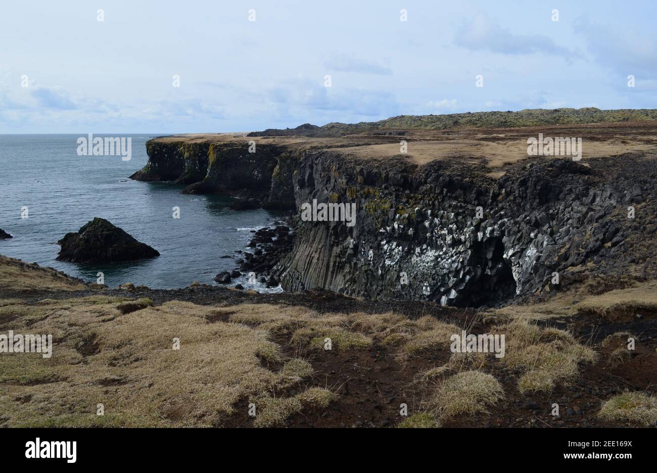 Basalt bluffs on shore hi-res stock photography and images - Alamy