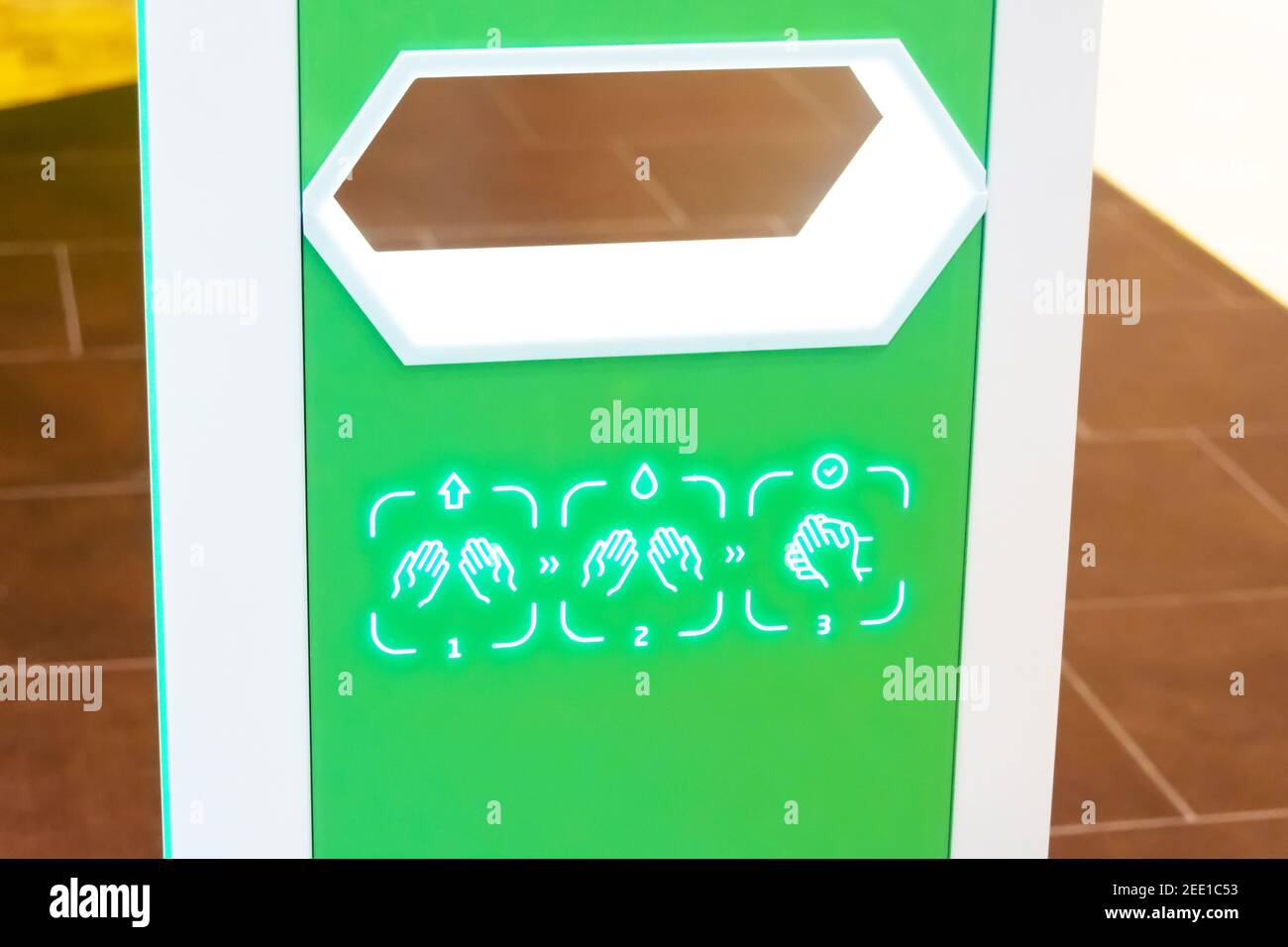 Hand sanitiser dispenser hi-res stock photography and images - Alamy