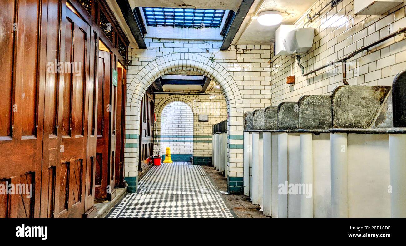Victorian toilets hi-res stock photography and images - Alamy
