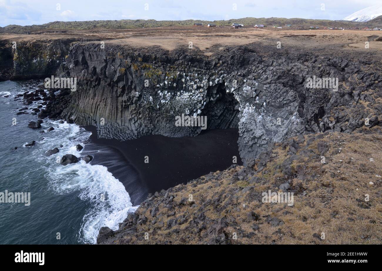 Iceland's stunning black sand beach with basalt column cliffs Stock ...