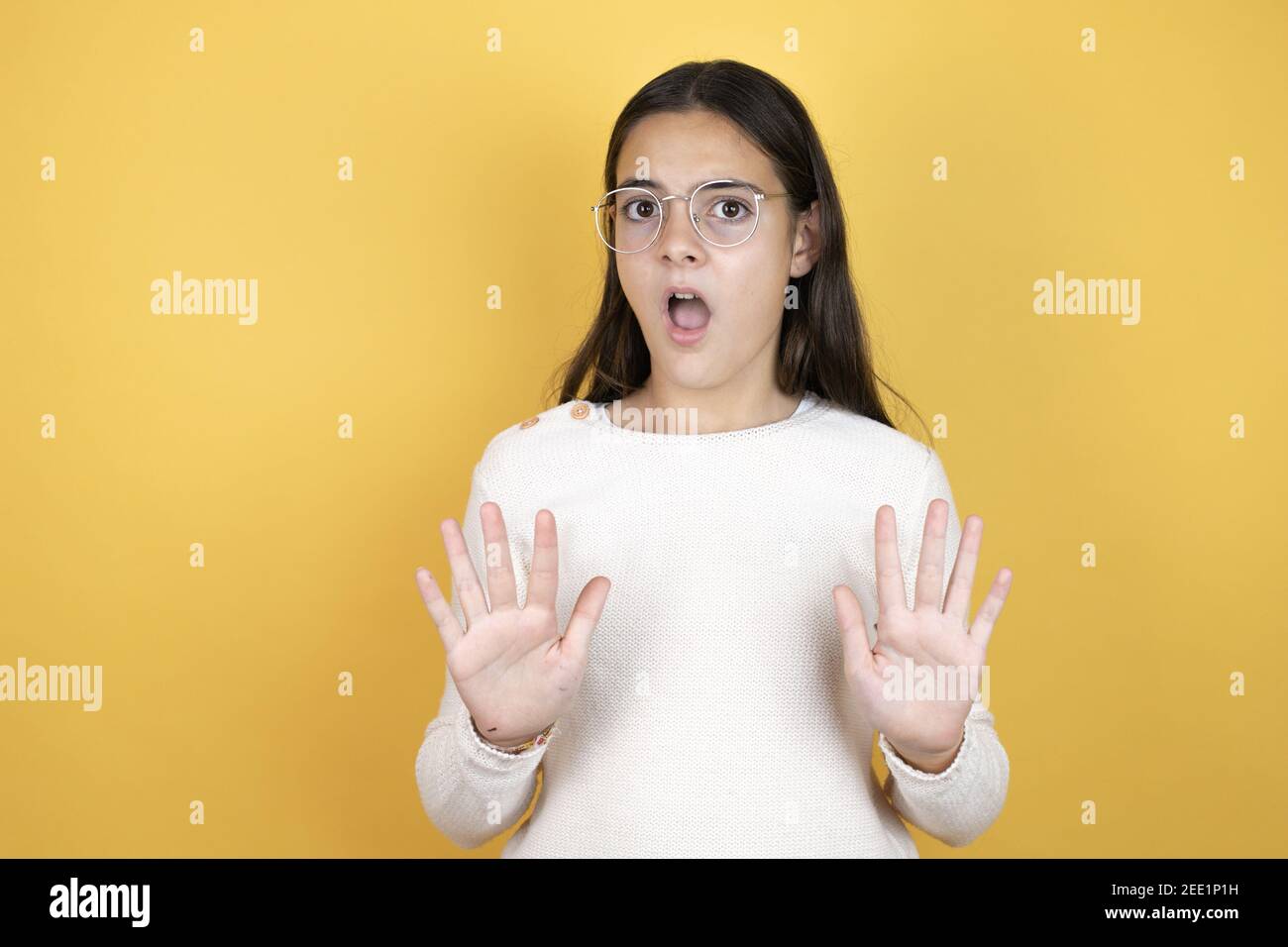 Attractive brunette girl shouting hi-res stock photography and images ...