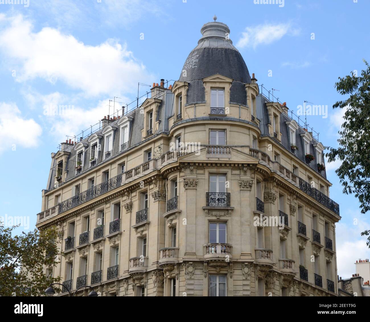 Traditional architecture of residential building in Paris, France Stock ...