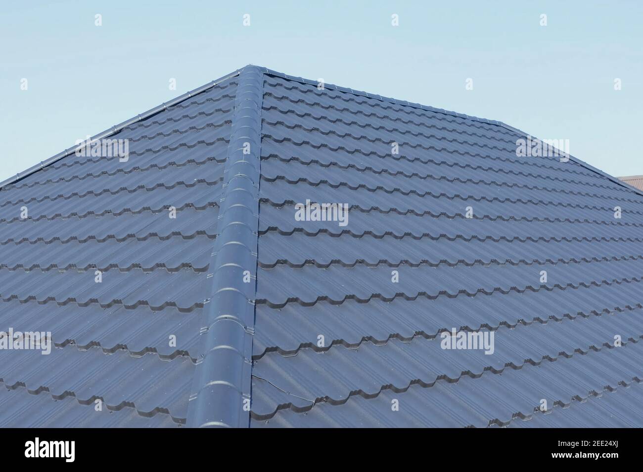 Undulating red clay tile roof hi-res stock photography and images - Alamy