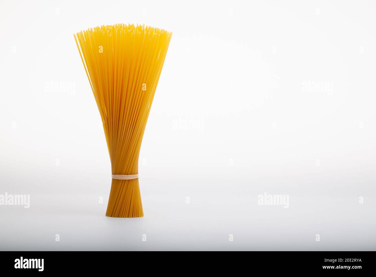 Bundle of spaghetti on the white background Stock Photo - Alamy