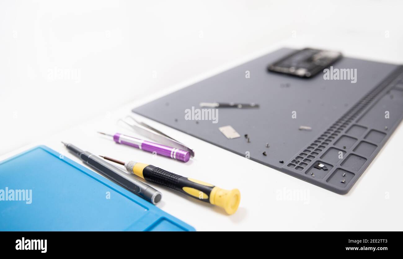Mobile phone chip repair process, battery replacement and broken screen ...