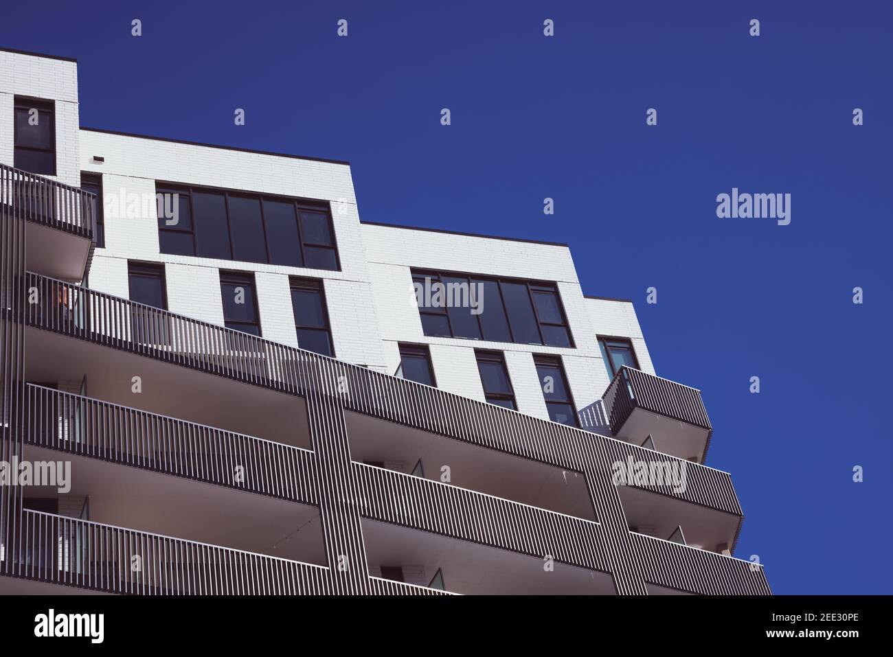 Modern low rise architecture hi-res stock photography and images - Alamy