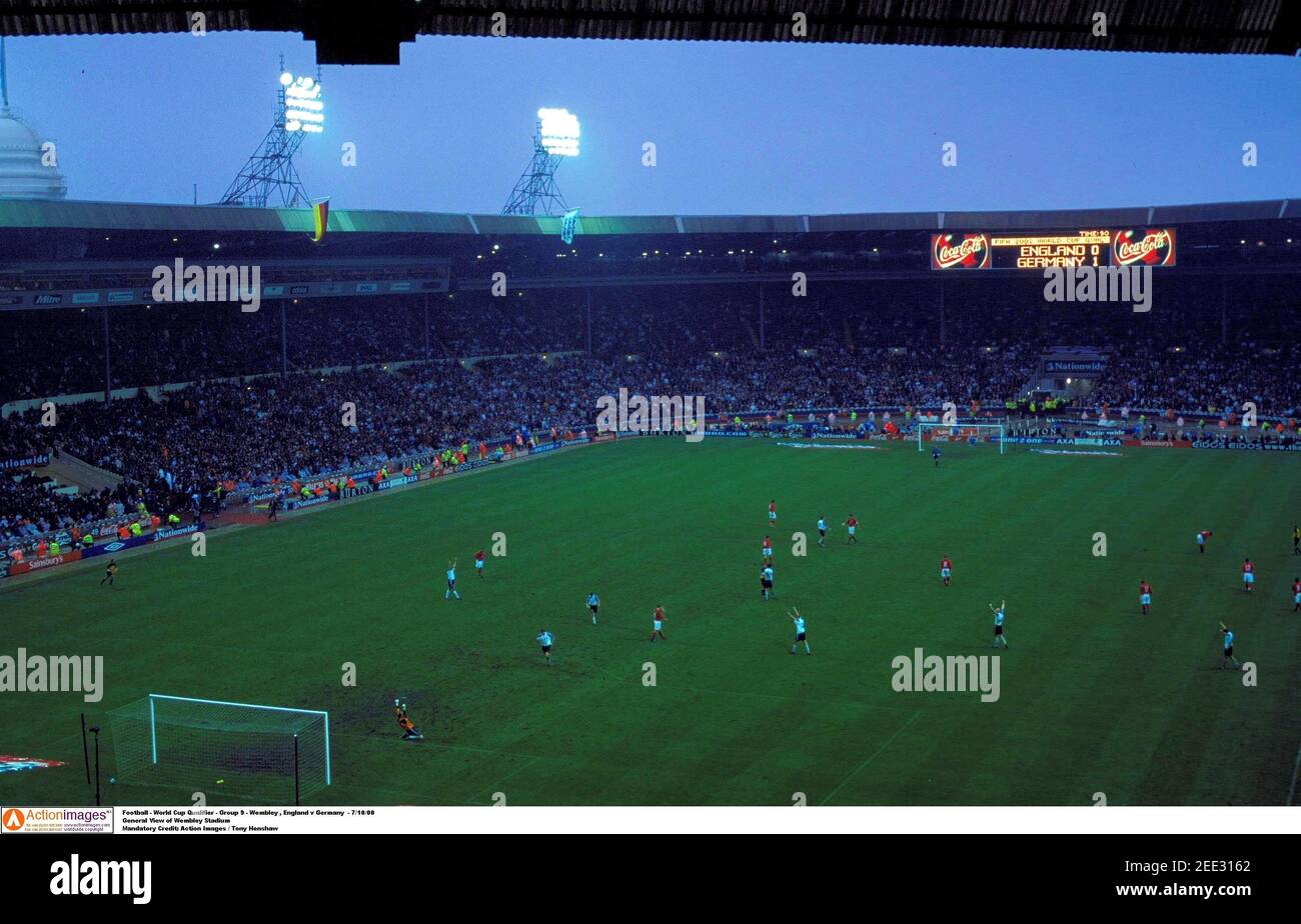Old wembley stadium twin towers hi-res stock photography and images - Alamy