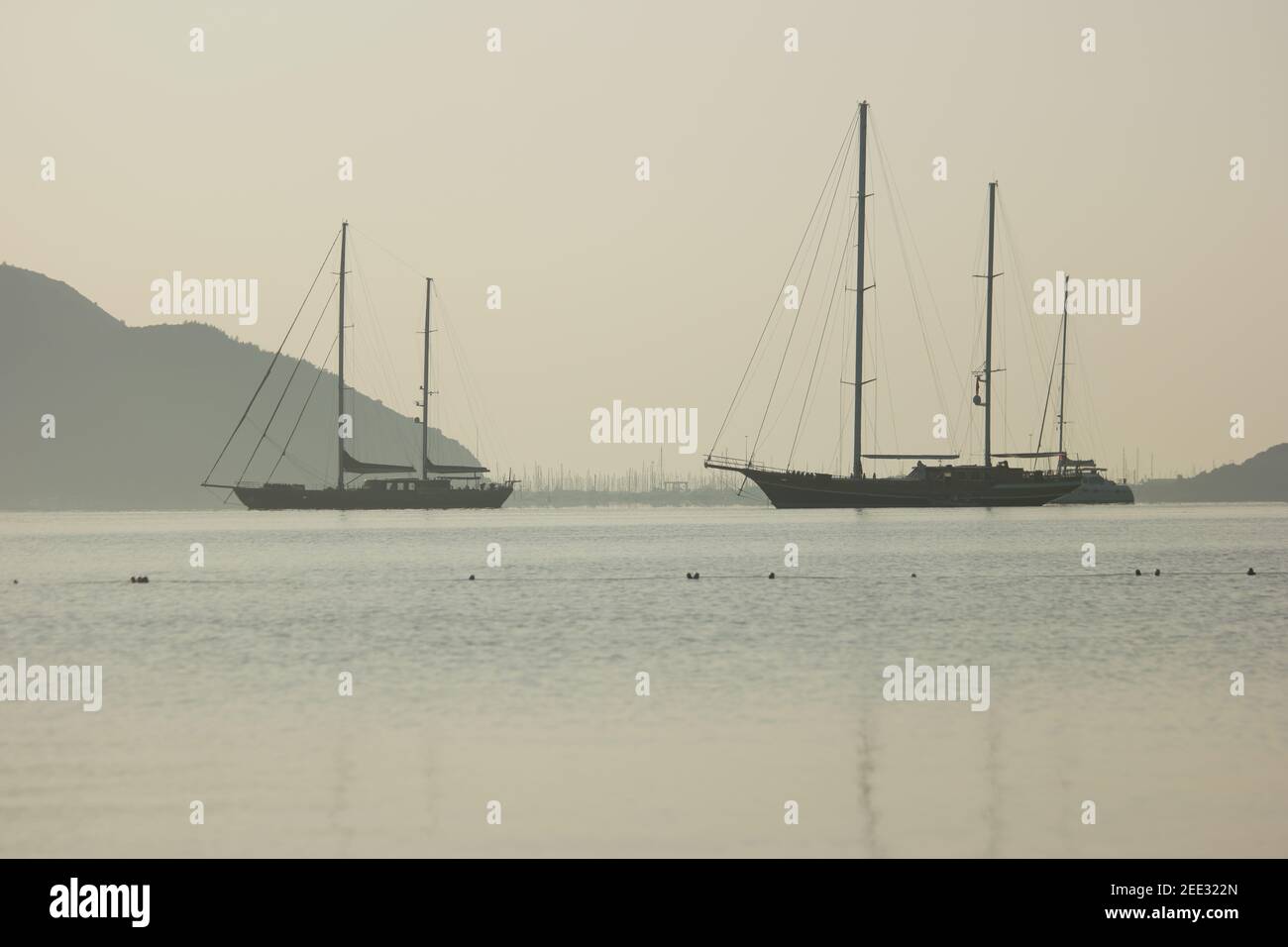 Seashore landscape sailing yachting boat hi-res stock photography and ...