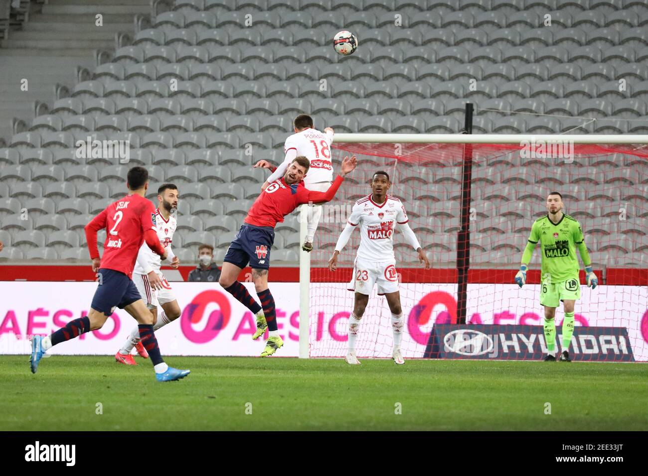 Duel on the air PERRAUD Romian 18 Brest and XEKA 8 LOSC during the ...