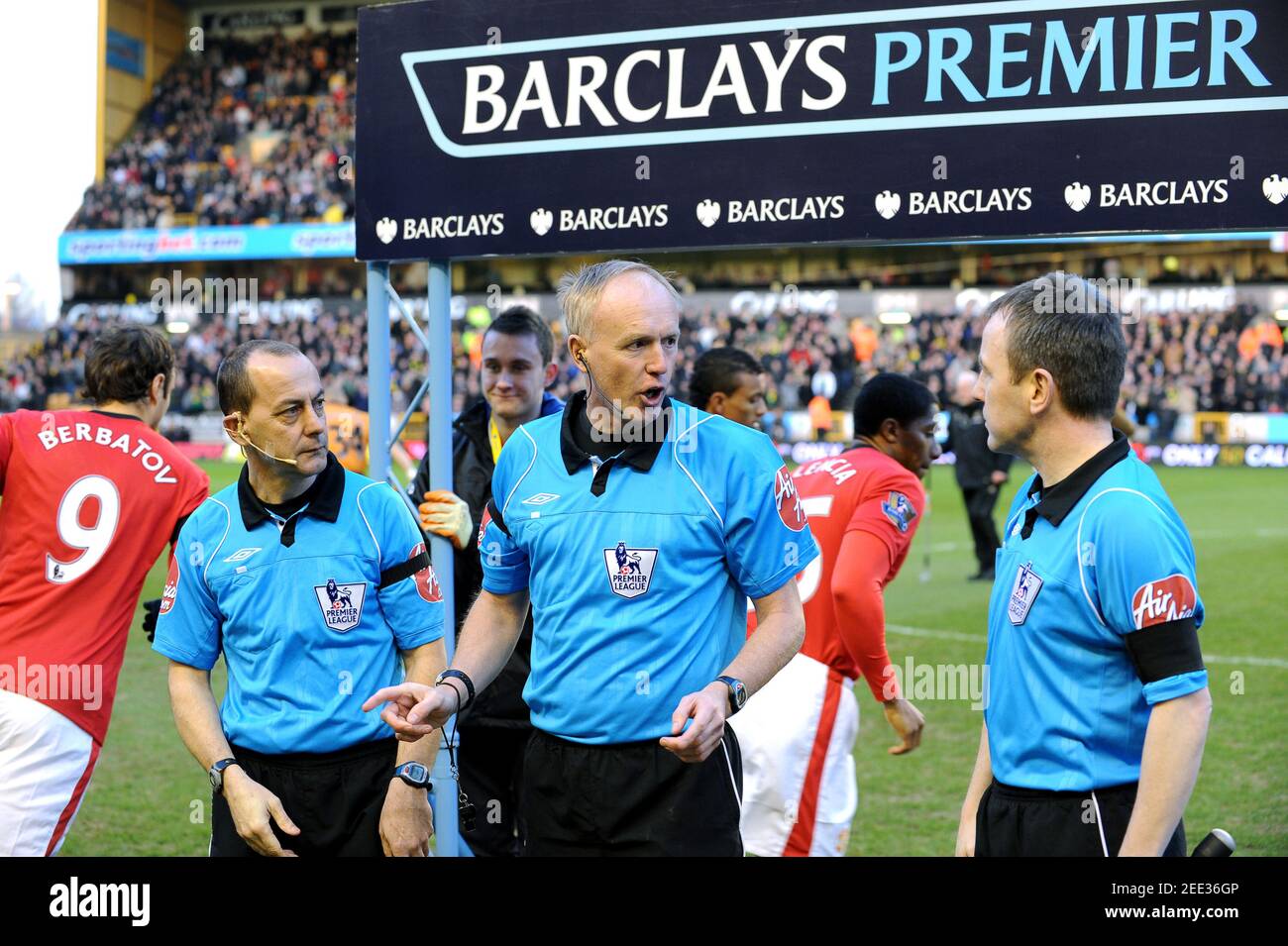 Referee premier league hi-res stock photography and images - Alamy