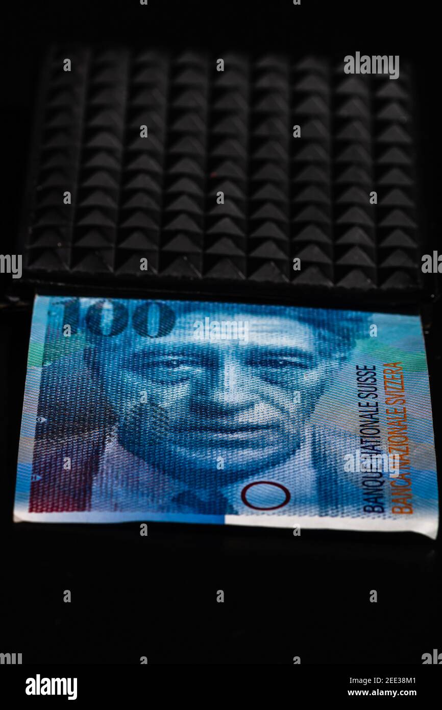 100 swiss franc banknote in a black wallet isolated Stock Photo - Alamy