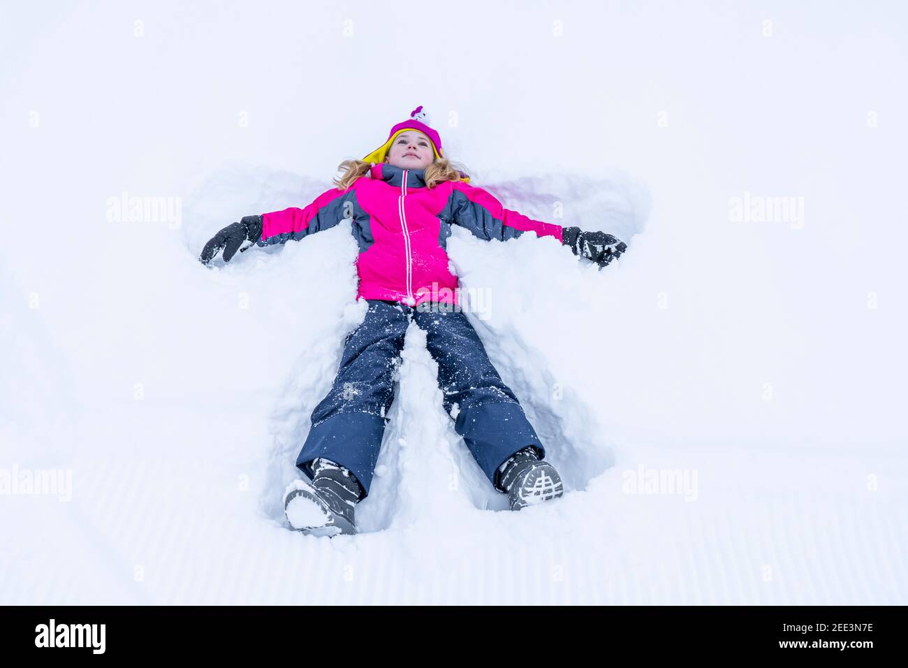 Girl laying on snow hi-res stock photography and images - Alamy