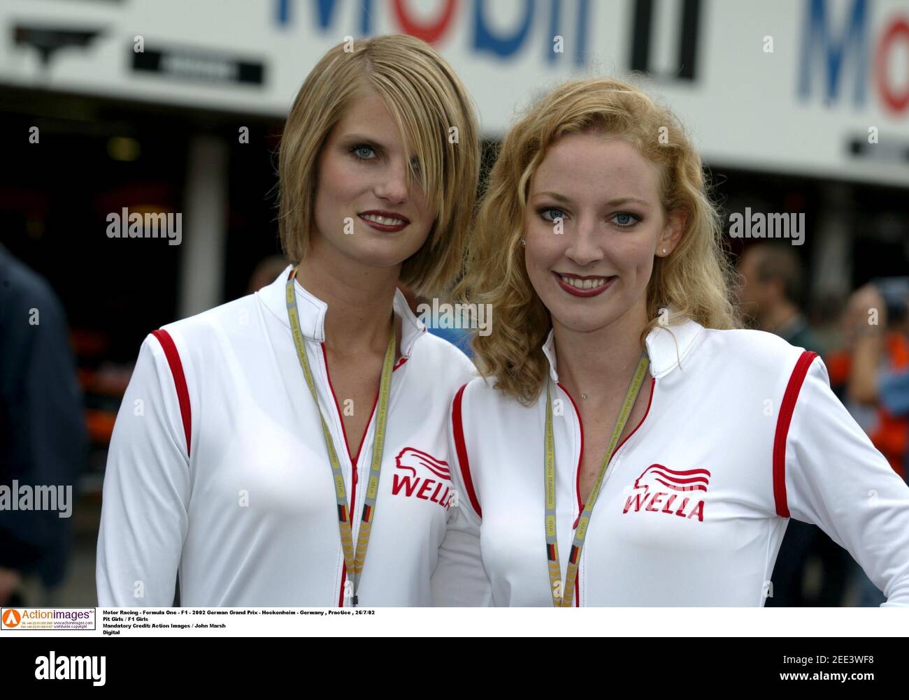 Pit girls f1 hi-res stock photography and images - Alamy