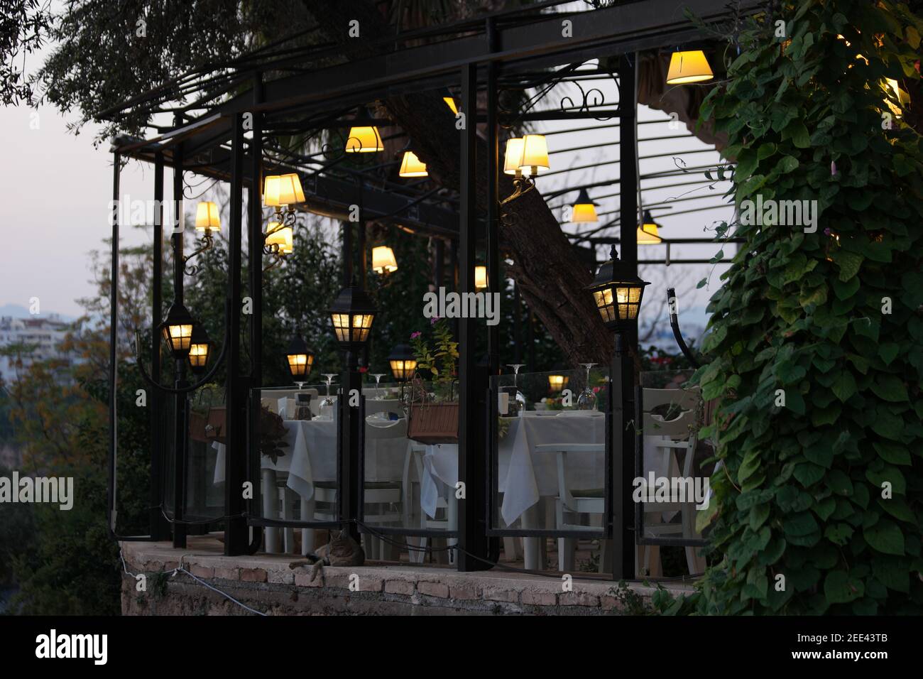 Spectacular outdoor dining restaurant Stock Photo - Alamy