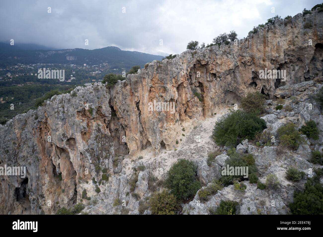 Rocky mountain cliff green hi-res stock photography and images - Alamy