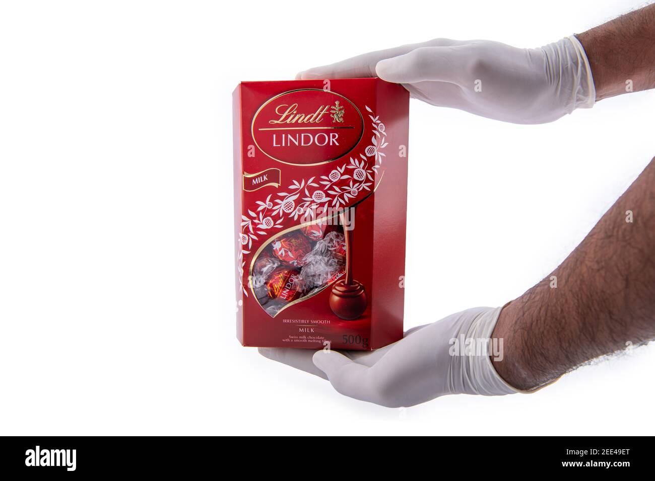 Lindt lindor milk chocolate bar hi-res stock photography and images - Alamy