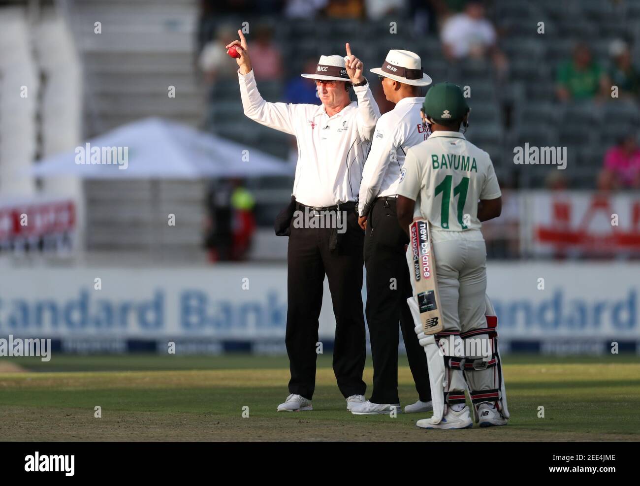 Cricket umpire signals out hi-res stock photography and images - Alamy