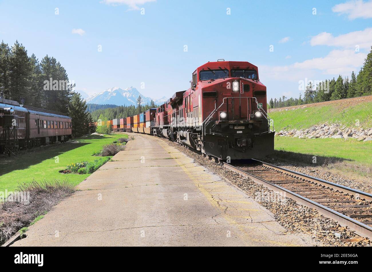 Long freight train after famous spiral tunnels goes from Vancouver to ...