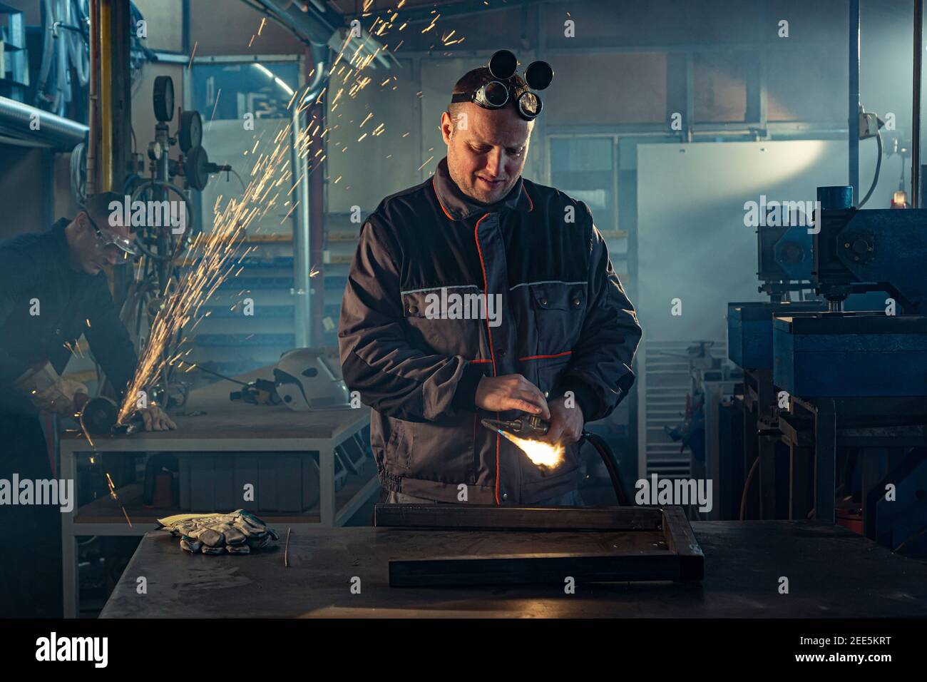 Handyman autogenous welding troubles hi-res stock photography and ...