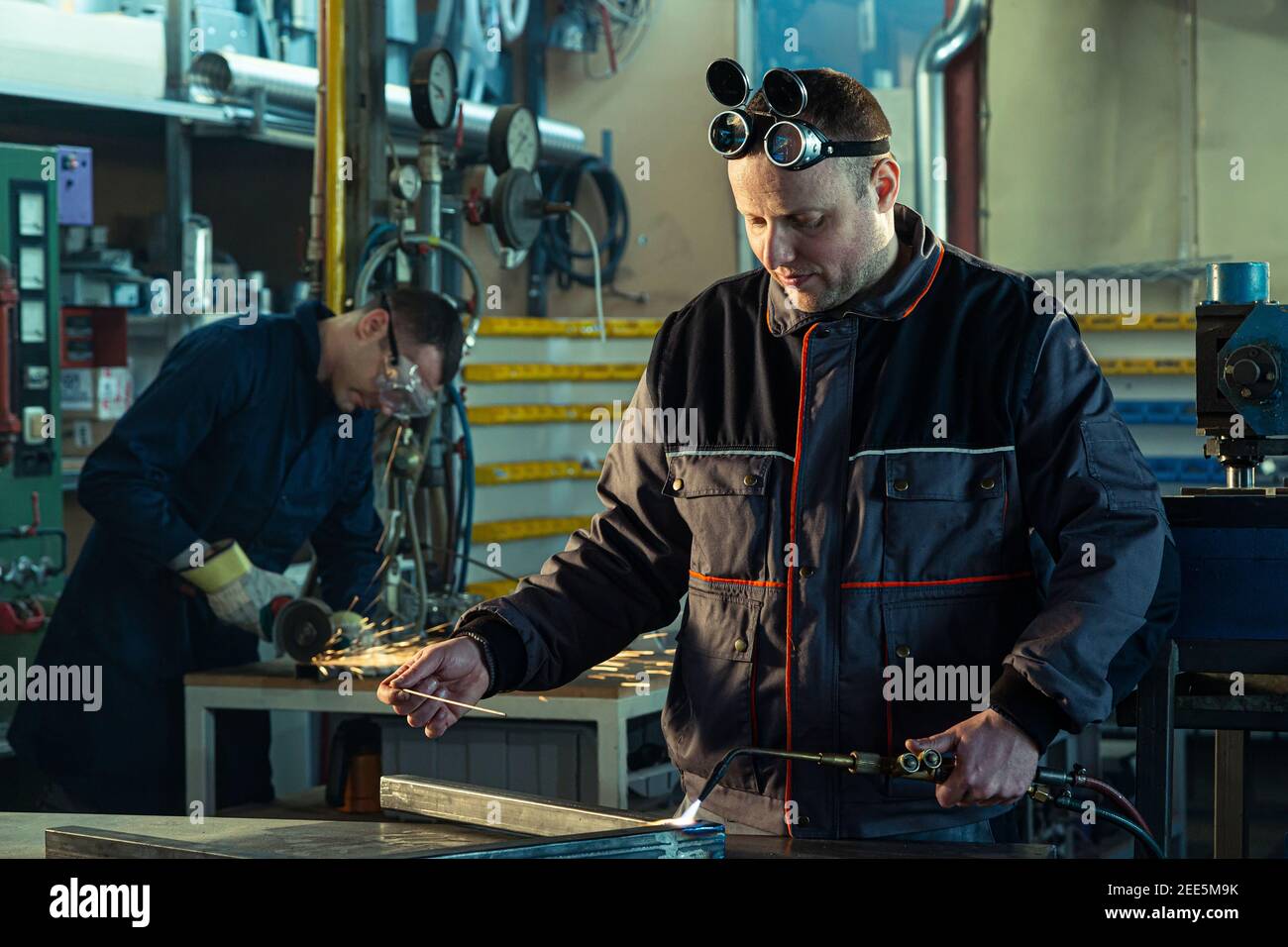 Welder working autogenous welding tool hi-res stock photography and ...