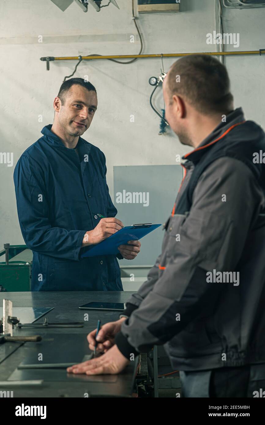 Man who is sketching hi-res stock photography and images - Alamy