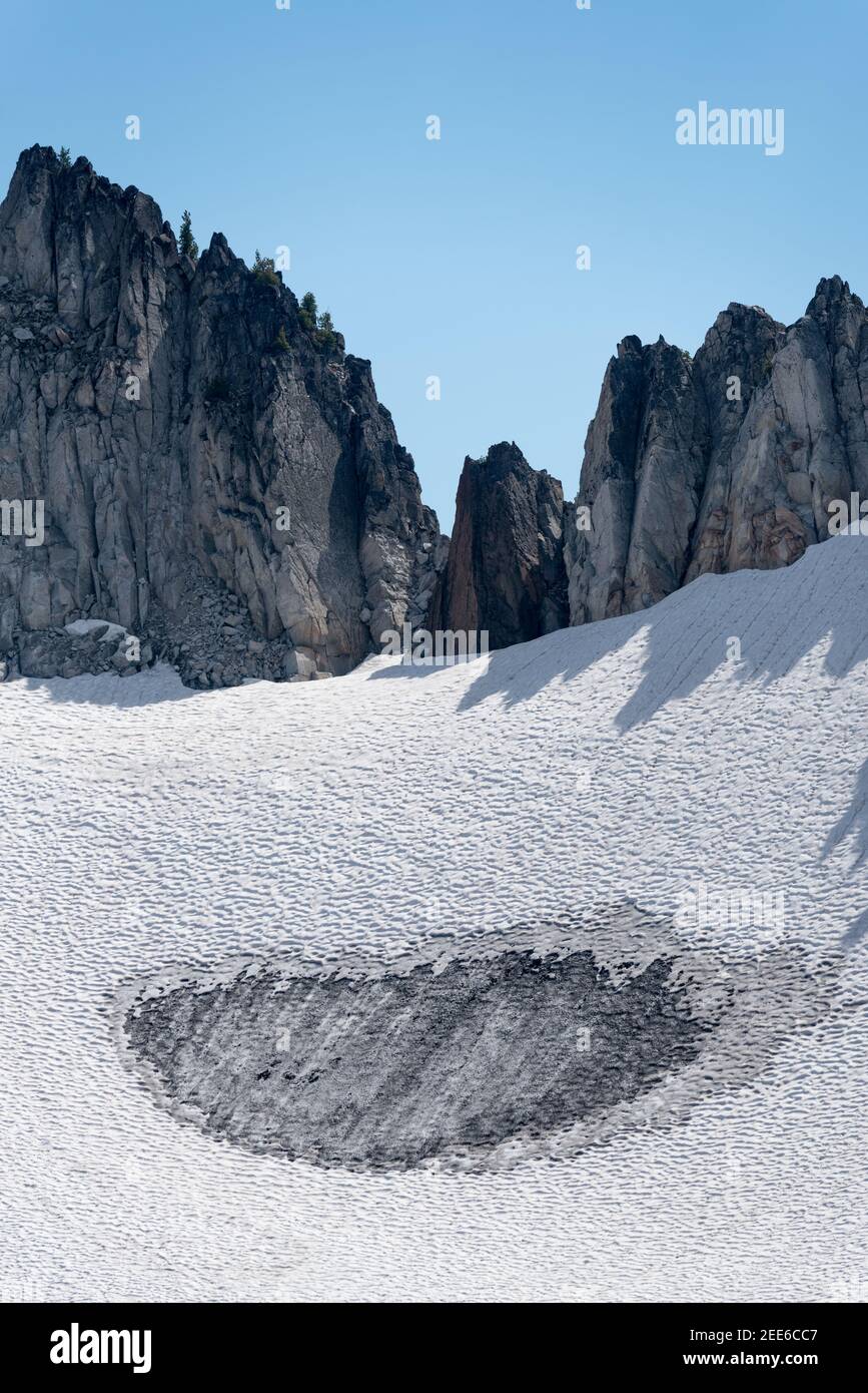 Jagged ridge hi-res stock photography and images - Alamy