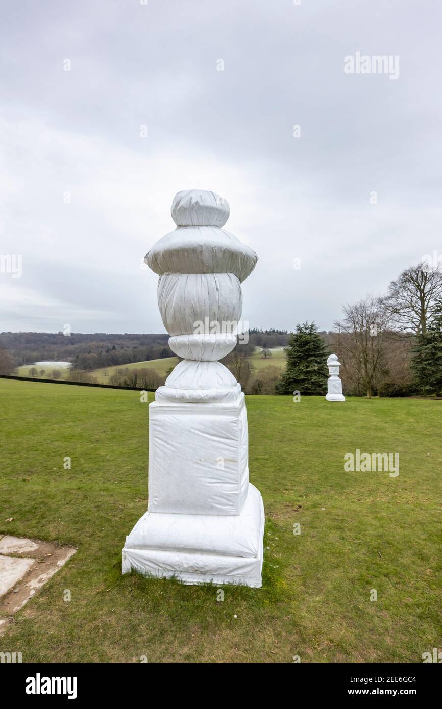 Protecting garden statues hi-res stock photography and images - Alamy