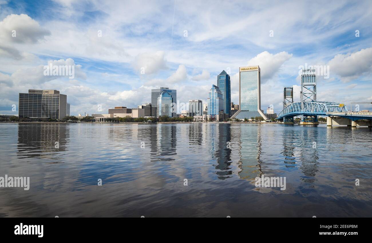 Downtown jacksonville riverwalk hi-res stock photography and images - Alamy