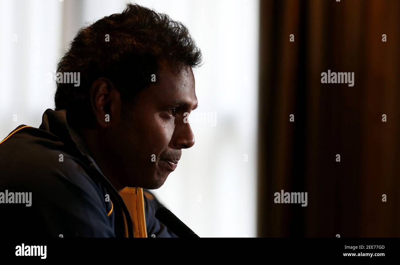 Cricket trophy images hi-res stock photography and images - Alamy