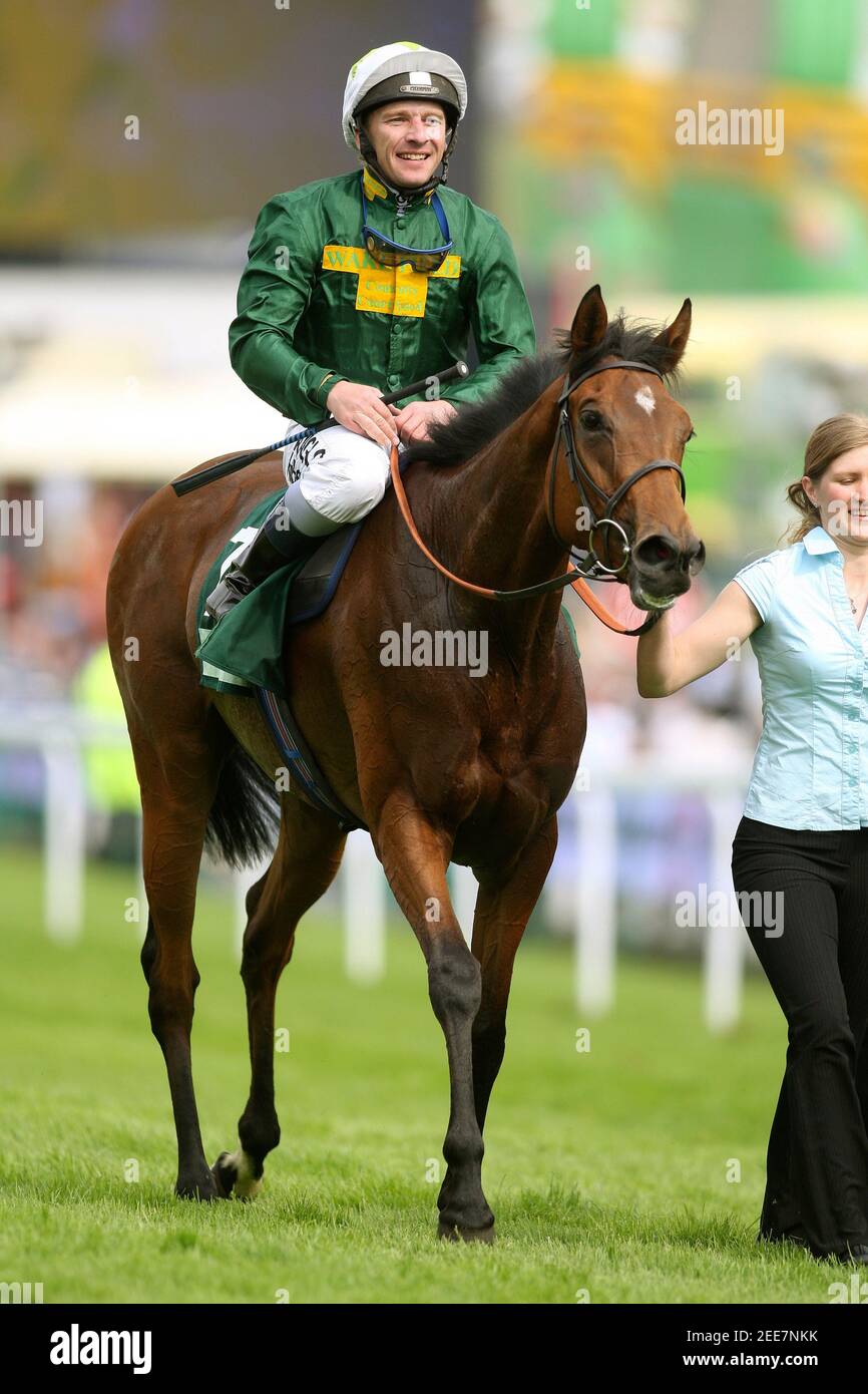 New approach horse hi-res stock photography and images - Alamy