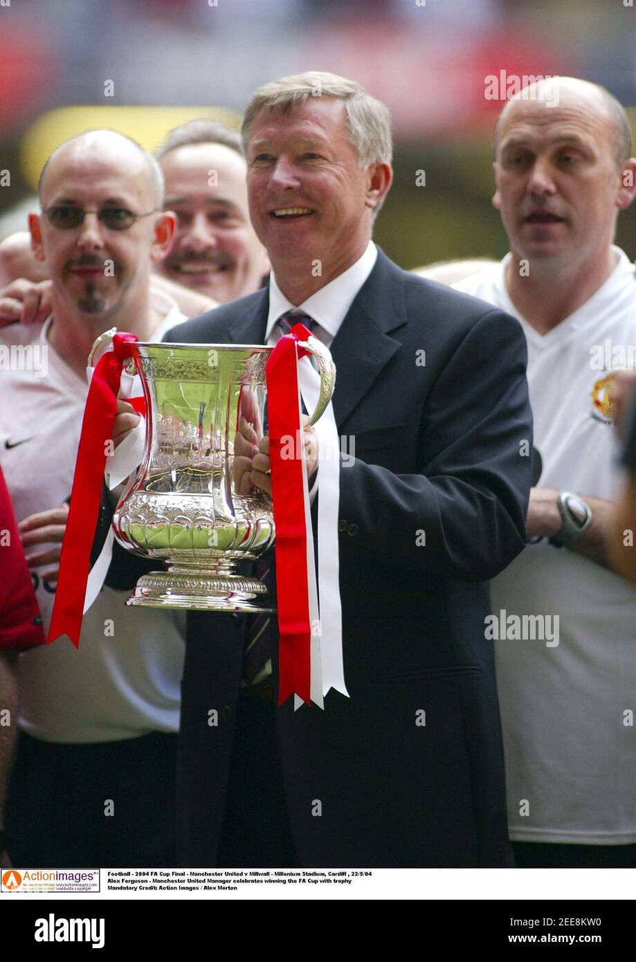 Manchester united manager alex ferguson with fa cup trophy hi-res stock ...